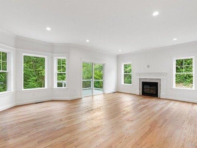 house with 3 bedroom, Attleboro MA ES103495744