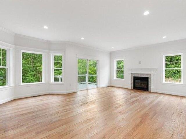 house with 3 bedroom, Attleboro MA ES103808368