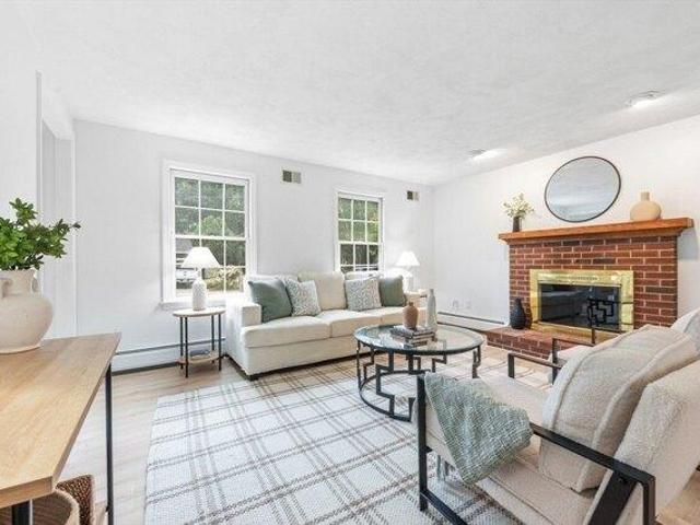 house with 3 bedroom, Attleboro MA ES103848771