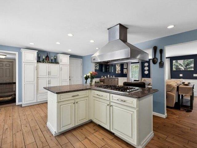 house with 3 bedroom, Attleboro MA ES103851467