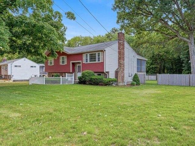 house with 3 bedroom, Attleboro MA ES103888585