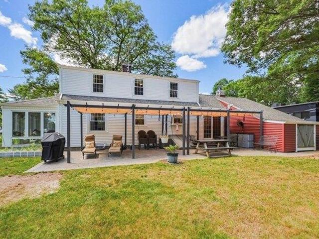 house with 3 bedroom, Attleboro MA ES103932582