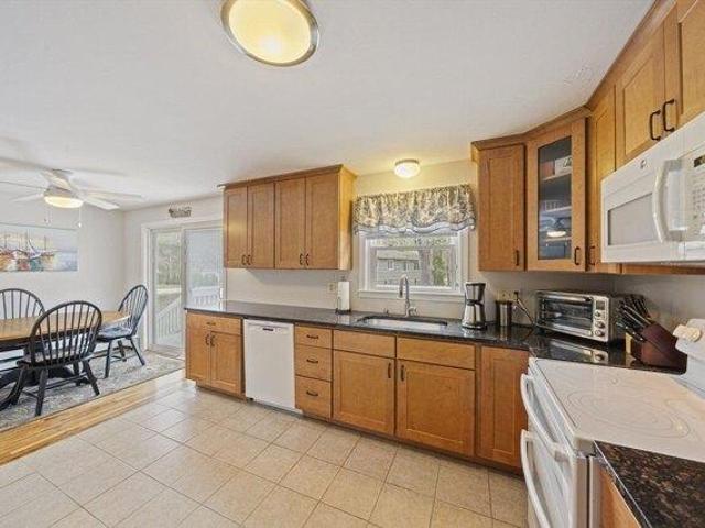 house with 3 bedroom, Attleboro MA ES103126463