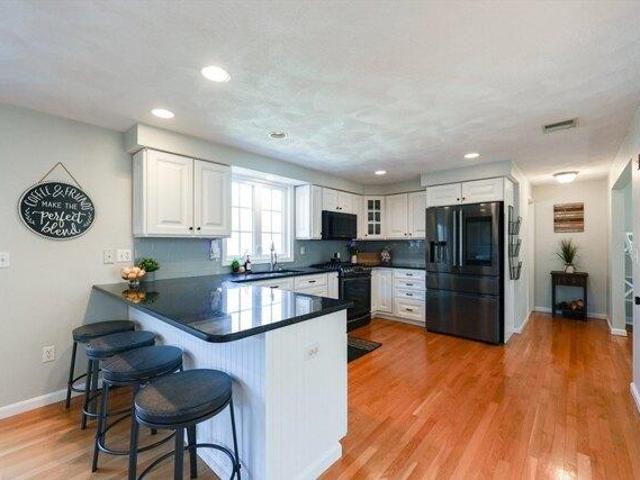 house with 3 bedroom, Attleboro MA ES103126710