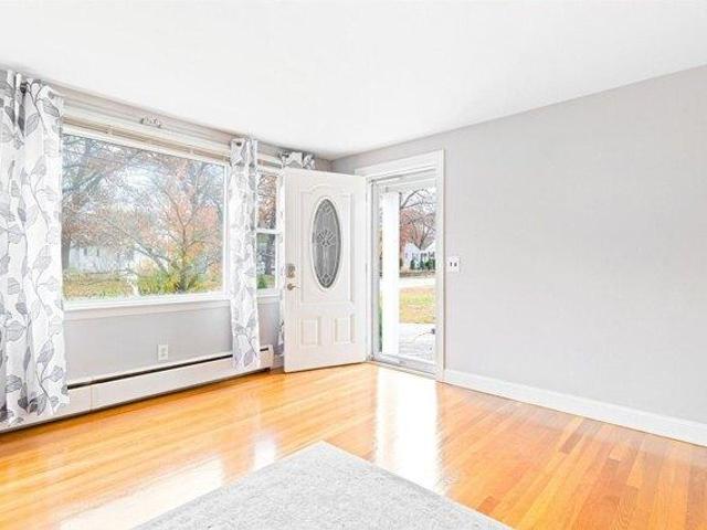 house with 3 bedroom, Attleboro MA ES103158872