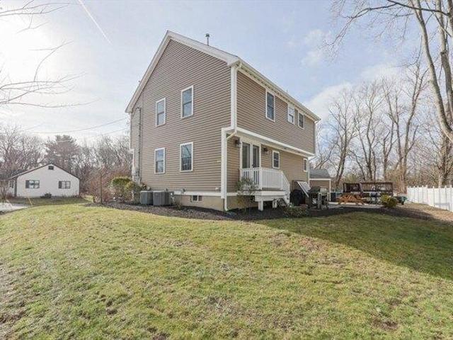 house with 3 bedroom, Attleboro MA ES103220439