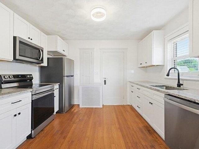 house with 3 bedroom, Attleboro MA ES103220151