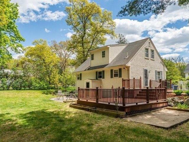 house with 3 bedroom, Attleboro MA ES103221607