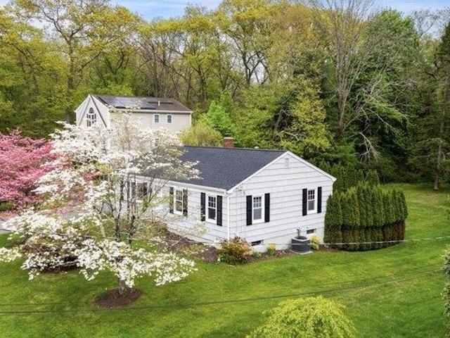 house with 3 bedroom, Attleboro MA ES103222970