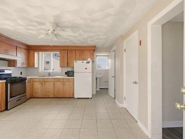 house with 3 bedroom, Attleboro MA ES104649674