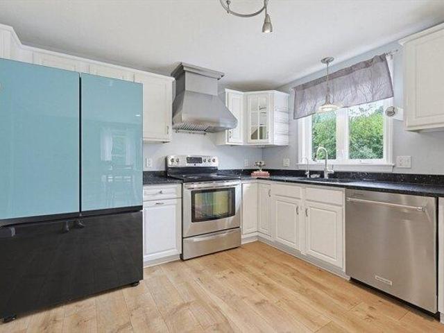 house with 3 bedroom, Attleboro MA ES104848578