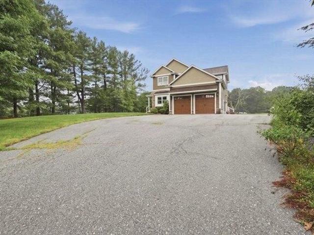 house with 3 bedroom, Attleboro MA ES104848283