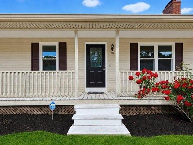 house with 3 bedroom, Attleboro MA ES104008212