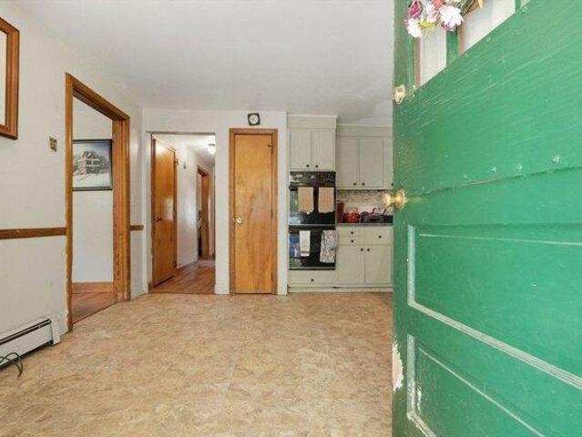 house with 3 bedroom, Attleboro MA ES104011646