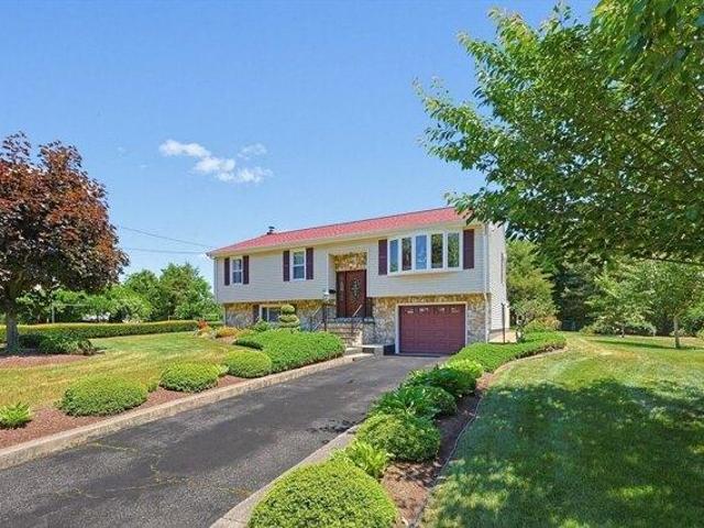 house with 3 bedroom, Attleboro MA ES105156129