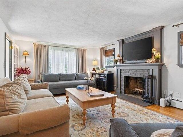 house with 3 bedroom, Attleboro MA ES105174808