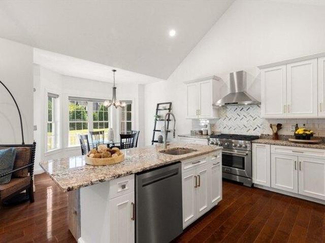 house with 3 bedroom, Attleboro MA ES105176054