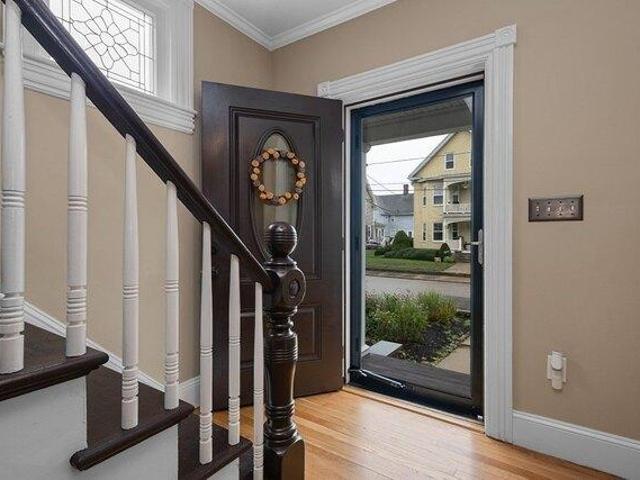 house with 3 bedroom, Attleboro MA ES105202818