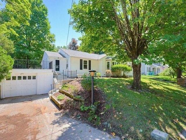 house with 3 bedroom, Attleboro MA ES105203629