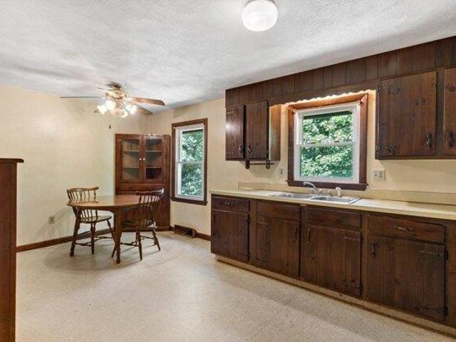 house with 3 bedroom, Attleboro MA ES105204906