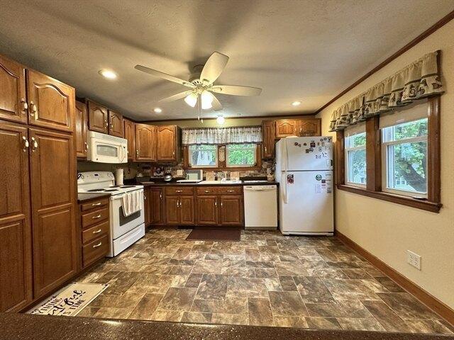 house with 3 bedroom, Auburn MA ES103968572