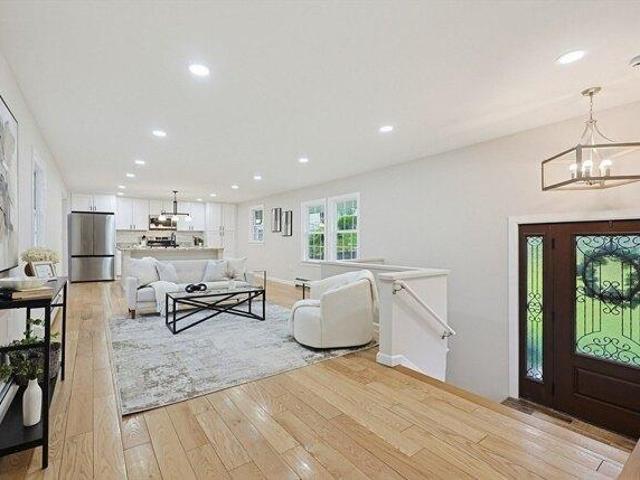 house with 3 bedroom, Auburn MA ES103185954