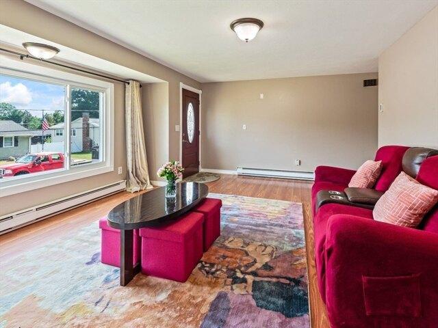 house with 3 bedroom, Auburn MA ES105401144