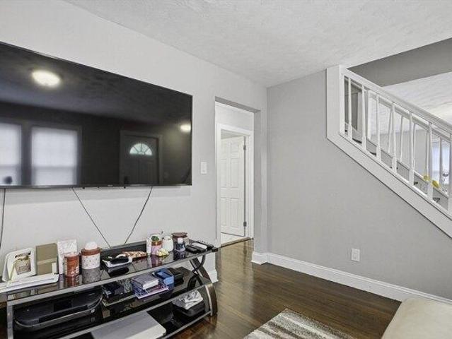 house with 3 bedroom, Auburn MA ES105105990