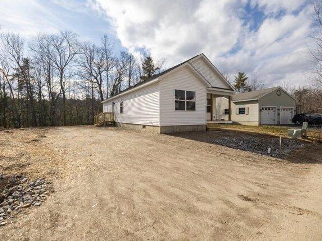 house with 3 bedroom, Auburn ME ES103035839