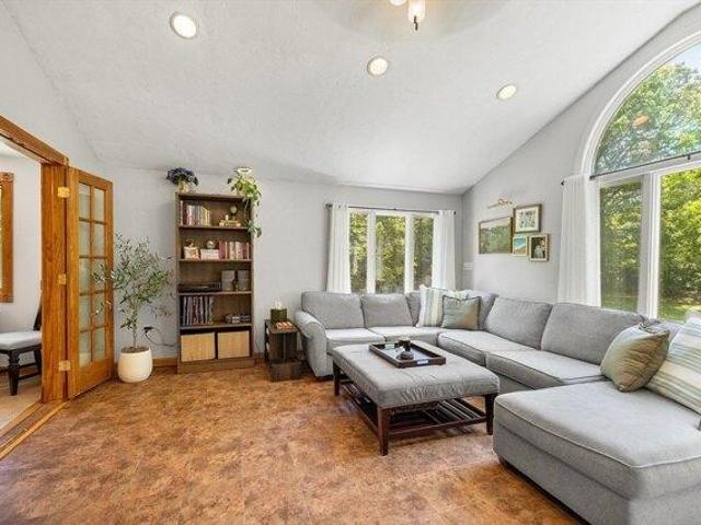 house with 3 bedroom, Avon MA ES103809227