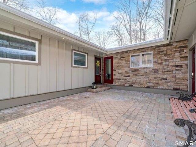 house with 3 bedroom, Avon CT DLS102527753