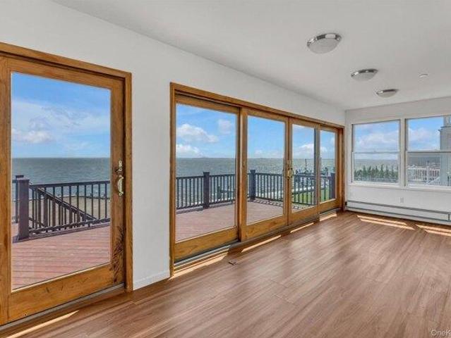 house with 3 bedroom, Babylon NY ES103624455