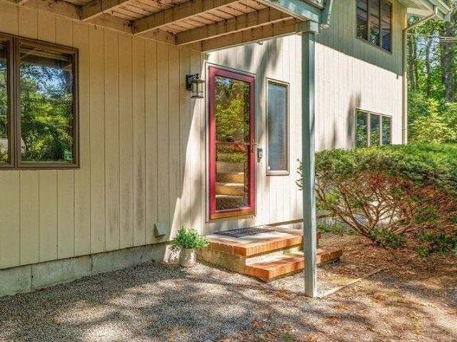 house with 3 bedroom, Barnstable MA ES105116303