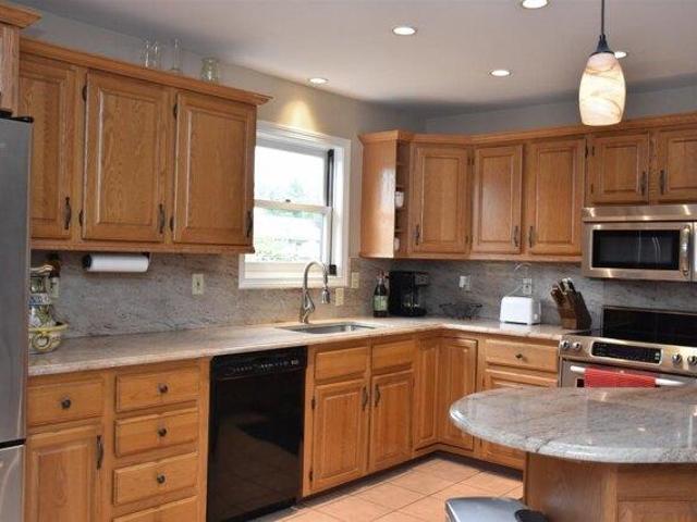 house with 3 bedroom, Barre VT DS104190255