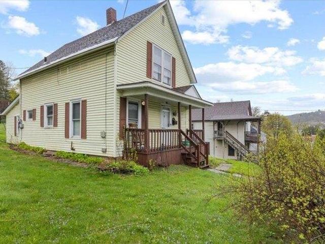 house with 3 bedroom, Barre VT ES104116611