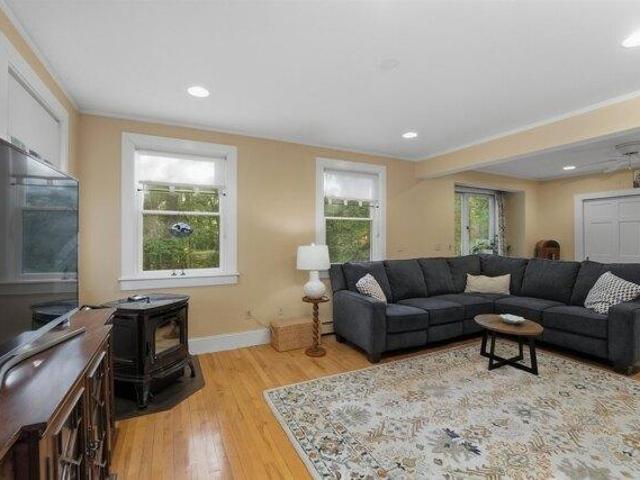 house with 3 bedroom, Barrington NH ES102825315