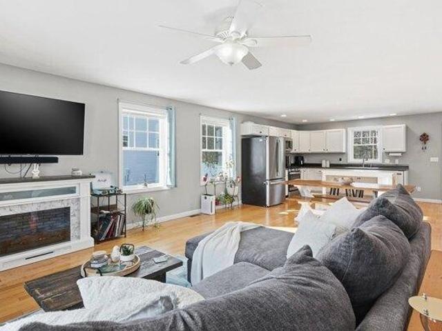 house with 3 bedroom, Barrington NH ES103888049