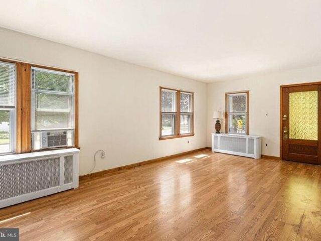 house with 3 bedroom, Barrington NJ ES105159746