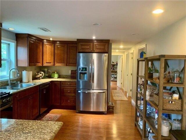 house with 3 bedroom, Barrington RI DLS101750458