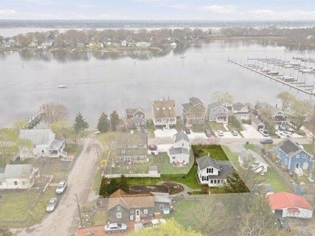 house with 3 bedroom, Barrington RI DLS102061752