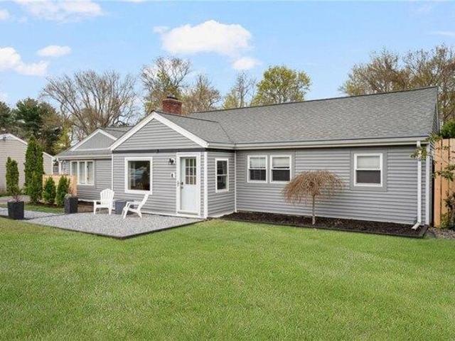 house with 3 bedroom, Barrington RI DLS102635598