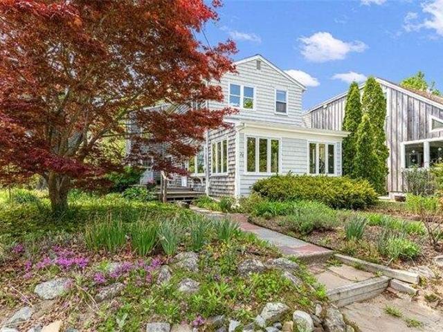 house with 3 bedroom, Barrington RI DS102371587