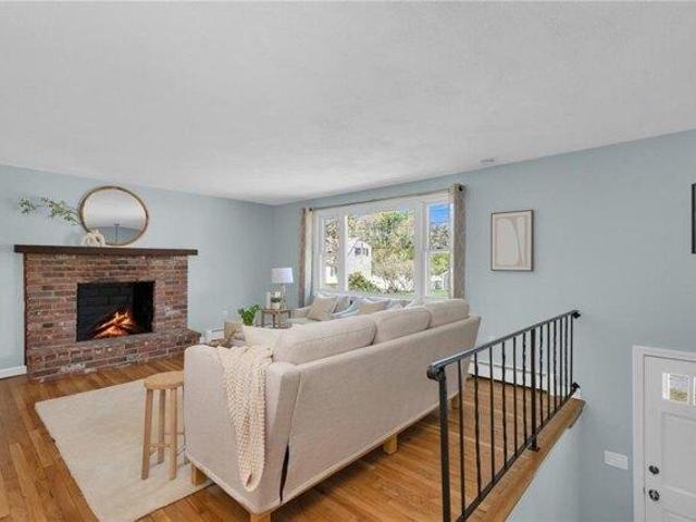 house with 3 bedroom, Barrington RI DS102583332