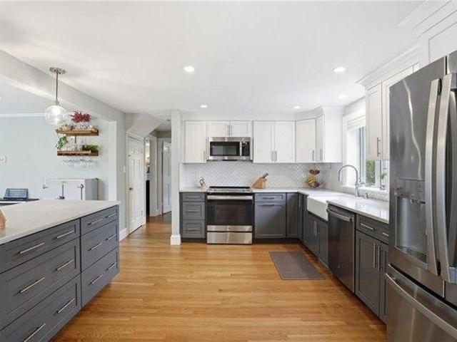 house with 3 bedroom, Barrington RI DS102669706