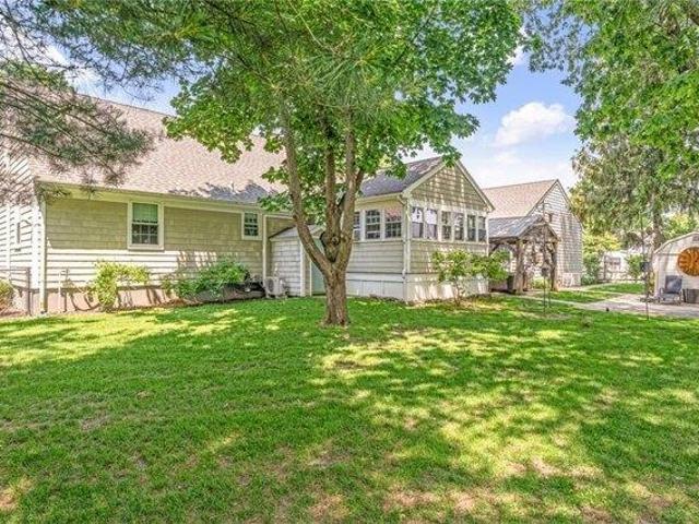 house with 3 bedroom, Barrington RI DS102763126