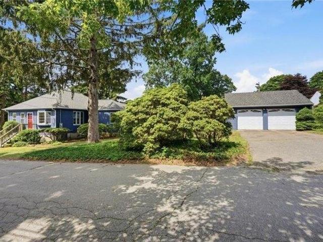 house with 3 bedroom, Barrington RI ES104442625