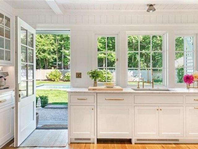 house with 3 bedroom, Barrington RI ES104482333