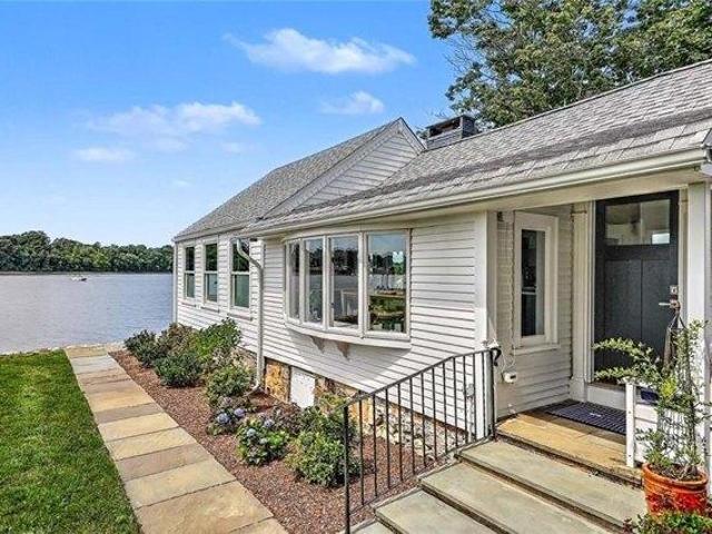 house with 3 bedroom, Barrington RI ES104608678