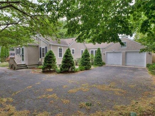 house with 3 bedroom, Barrington RI ES104787820