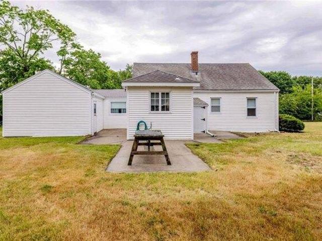 house with 3 bedroom, Barrington RI ES104835923